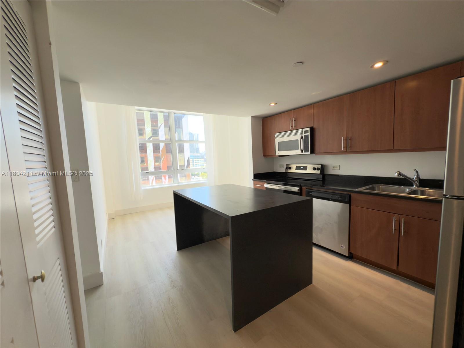 111 E Flagler St #805 For Rent, Miami, FL 33131 Condo | ByOwner