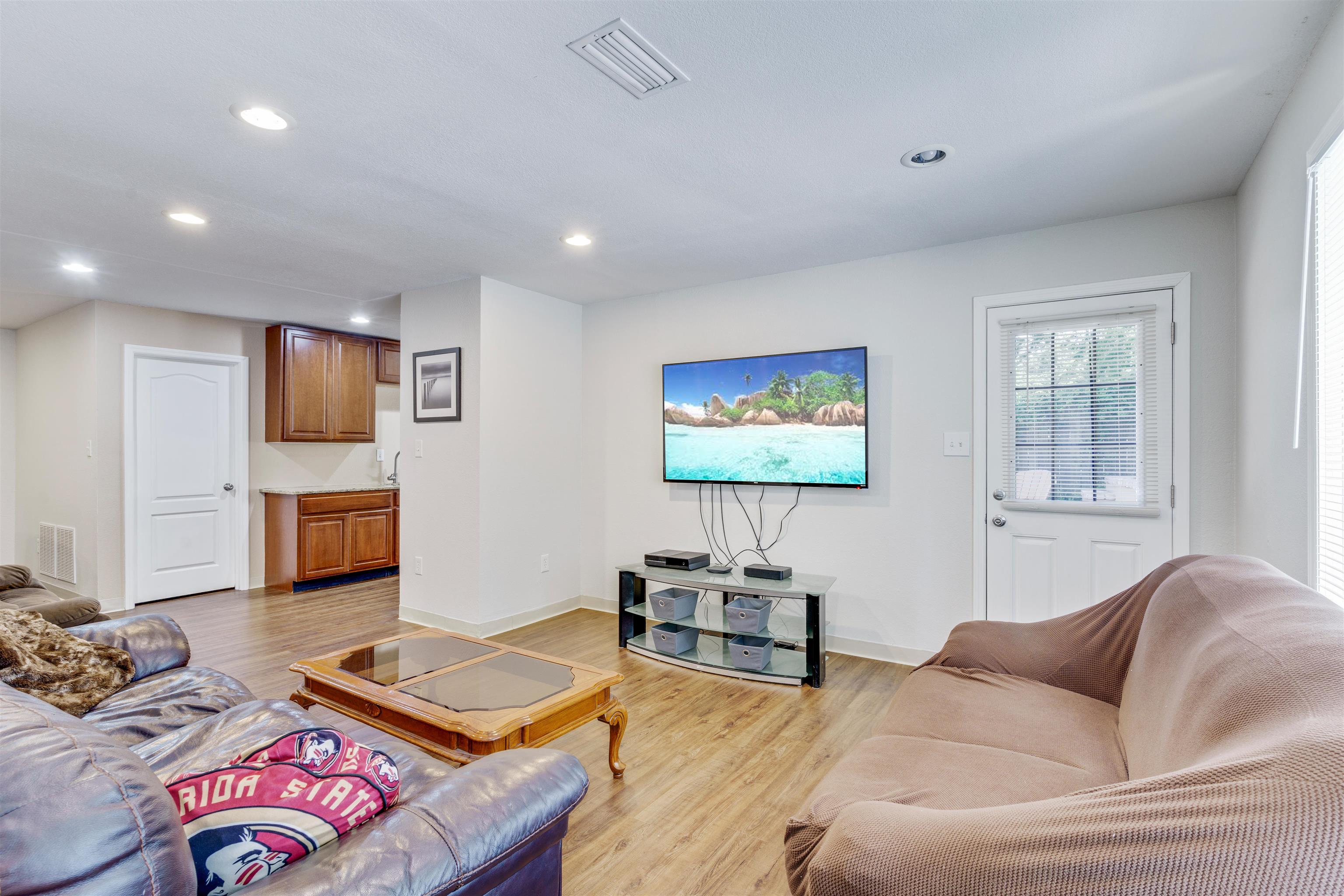 2610 MAYFAIR Drive | Hum Real Estate
